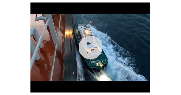 Pilot boat approaching - Marine-Pilots.com