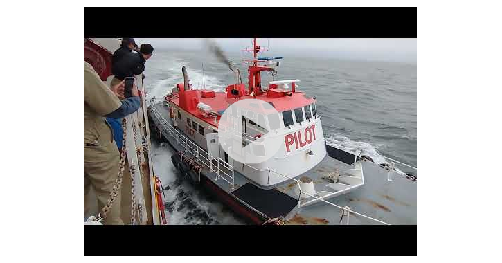 Training Ship Golden Bear Pilot Disembarking - Marine-Pilots.com