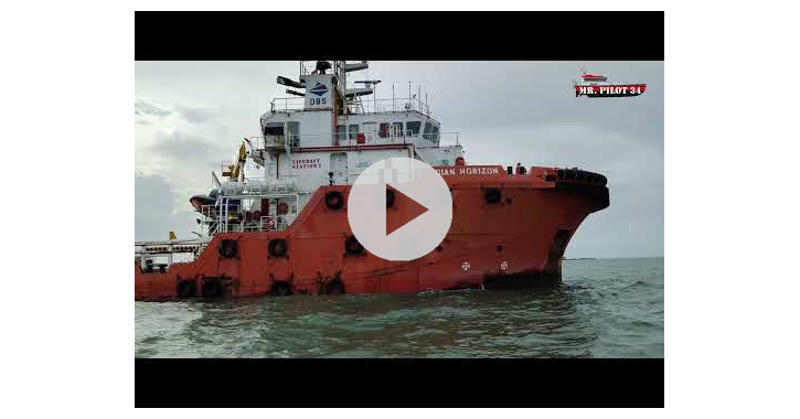 UNBERTHING AHTS DIAN HORIZON - Marine-Pilots.com