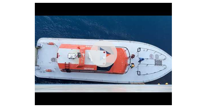 Is this safe? Pilot Boarding with two man ropes (Australia). - Marine ...